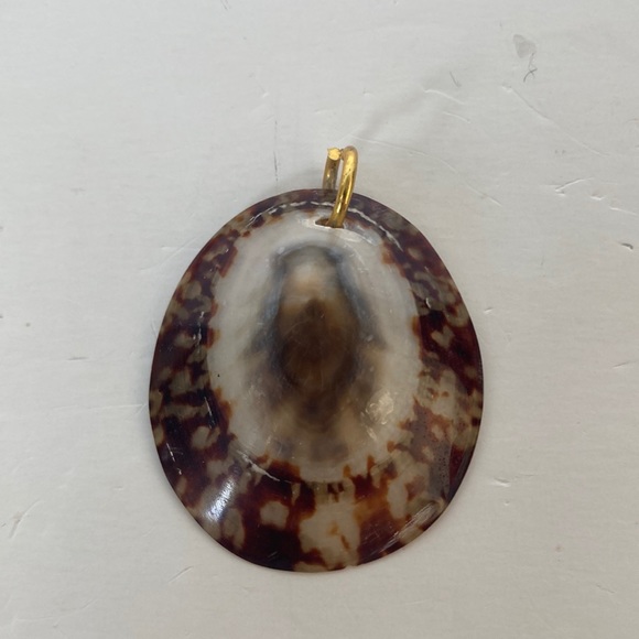 Jewelry | Z87 Vintage Brown And Cream Colored Shell Pendant | Poshmark